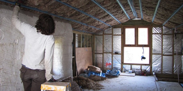 How to Insulate a Summer House and Keep It Warm in Winter