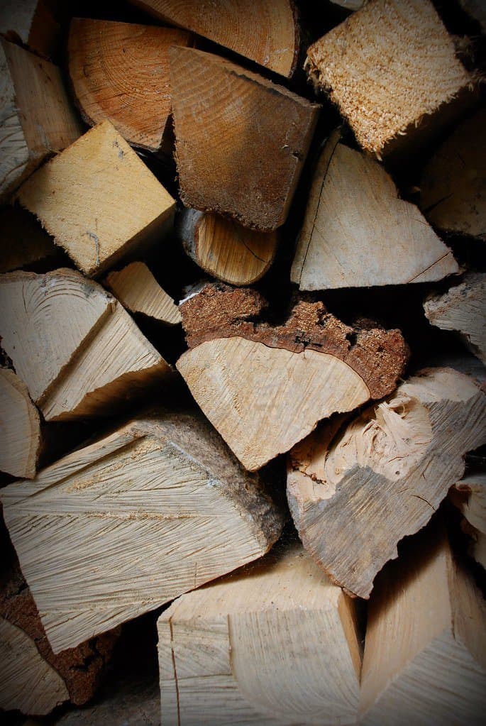 DIY Log Store Ideas for Your Garden - GBD Blog